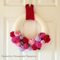Valentine's Day Wreath Crochet Along - Hooked on Homemade Happiness