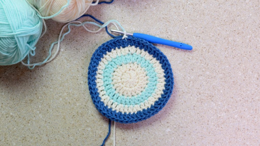 How to Change Colors When Crocheting in the Round - Hooked on Homemade ...