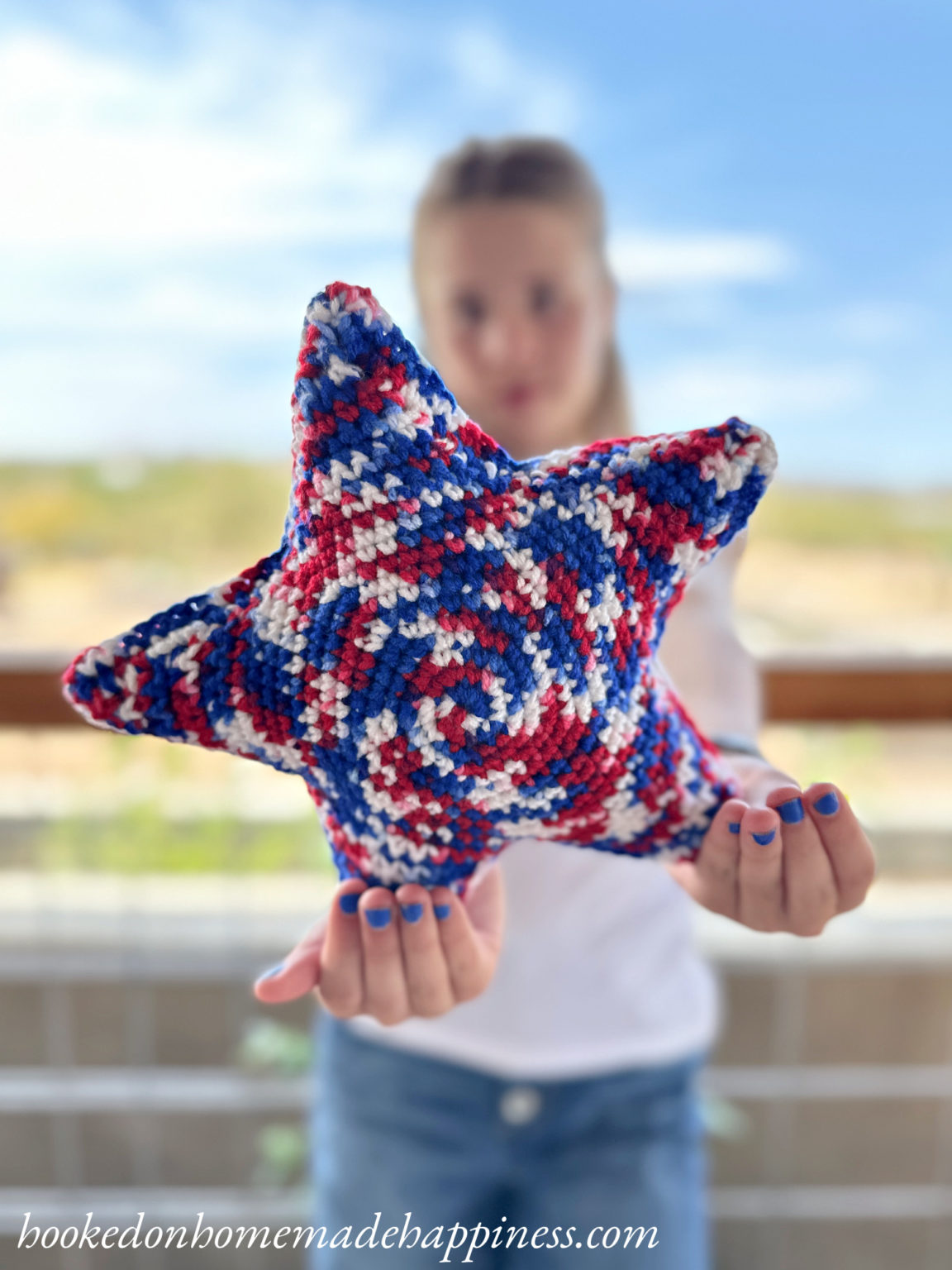 Star Plushie Crochet Pattern - Hooked on Homemade Happiness